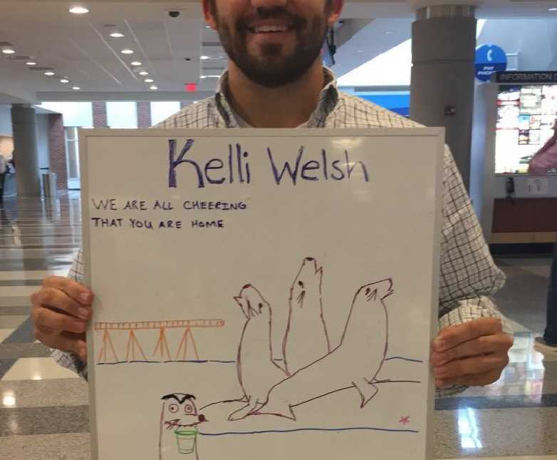 Man greets girlfriend every single Friday with personalized ‘welcome ...