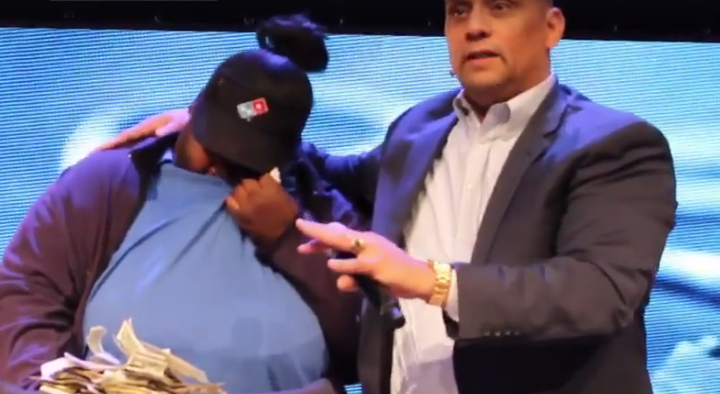 ‘All I could do was cry’: Single parent pizza delivery driver surprised ...