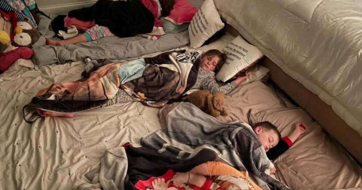 ‘We live in a 4-bedroom home and this is us. Every night, every morning ...