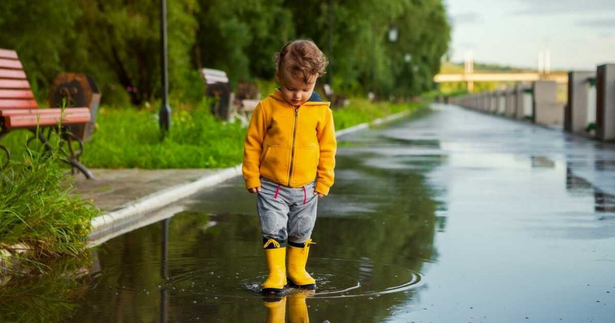 16 Creative Rainy Day Outdoor Activities To Try With Your Kids – Love ...