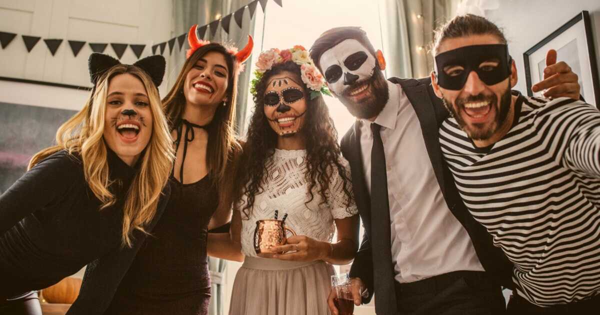 25 Halloween Party Decorations That Will Wow Your Guests – Love What ...